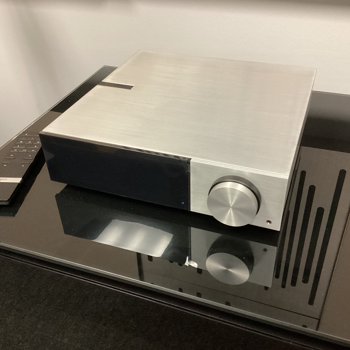 Compact Integrated Stereo Amplifiers | Audio Geeks